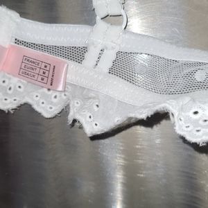 Intimates & Sleepwear | White Lace Bra Size Med Can Fit A Small | Poshmark